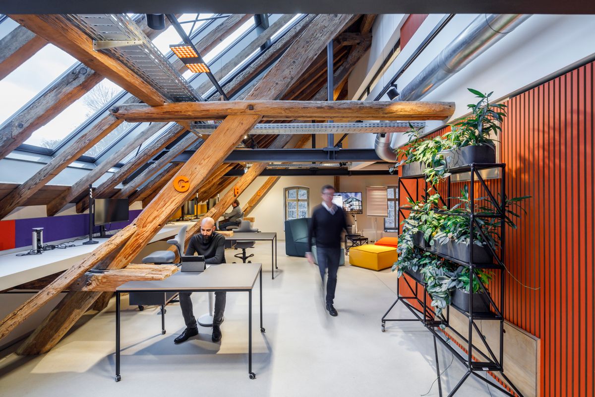 Jilly - Downlights for track - Indoor | ERCO