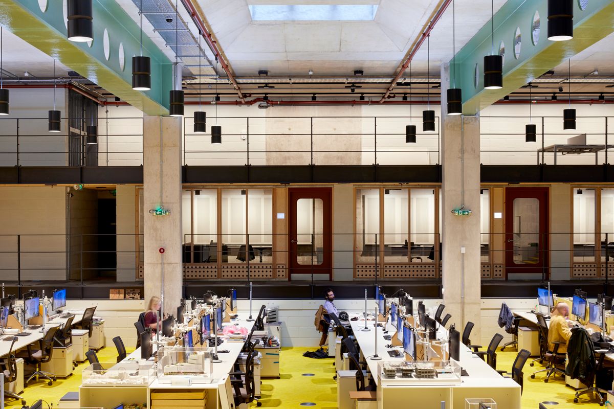 Atrium double focus - Pendant luminaires - Indoor | ERCO