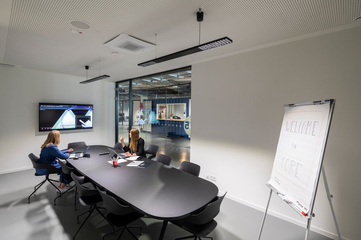 Jilly linear - Pendant luminaires - Indoor | ERCO