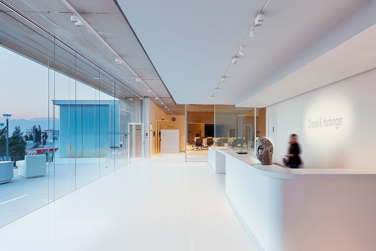 Iku: Round track downlight for flexible light | ERCO