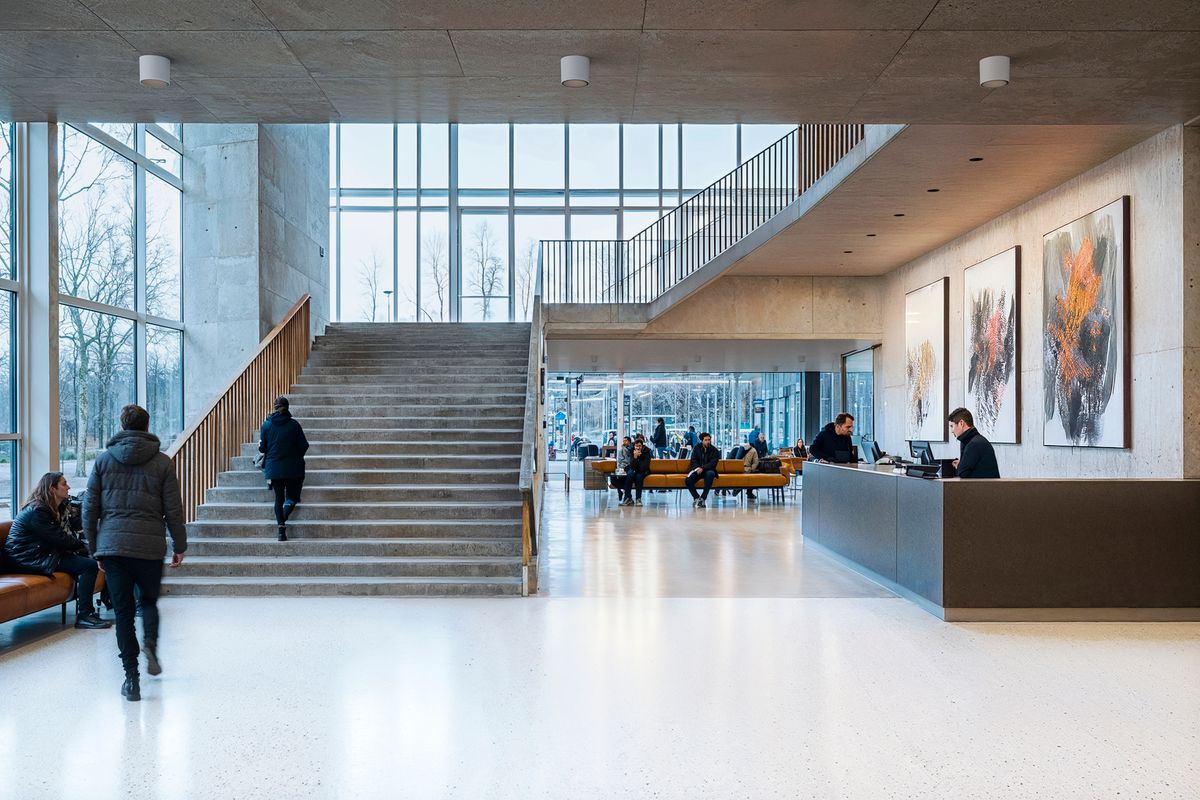 Iku: Efficient architectural lighting without the need for installation | ERCO