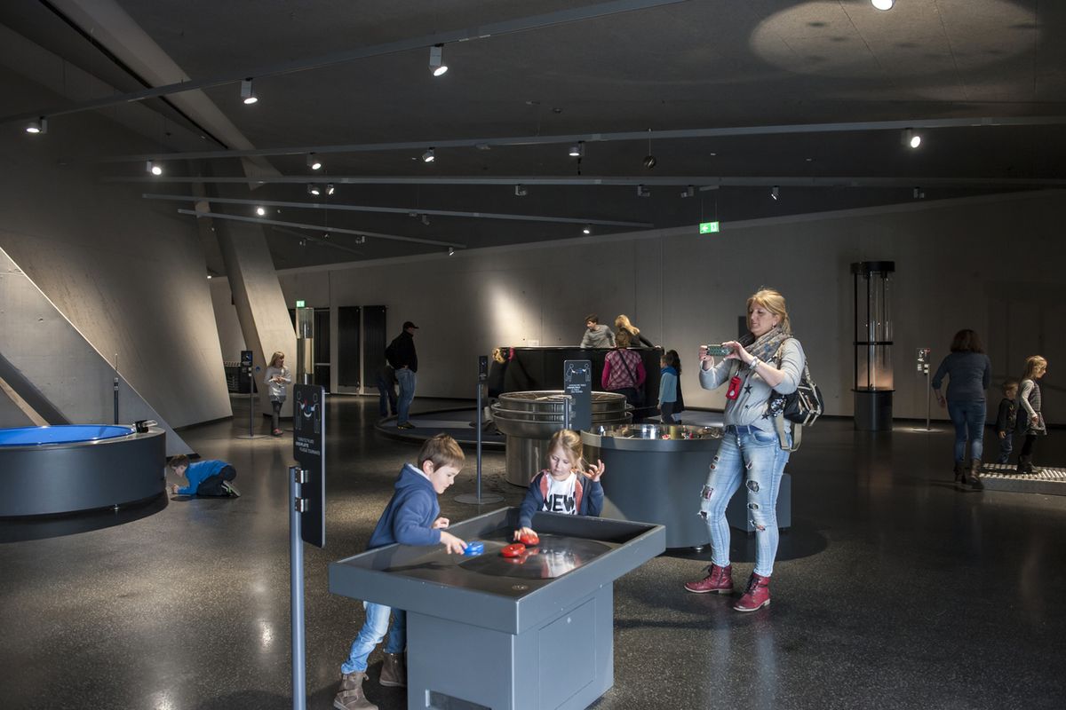 Rails conducteurs Hi-trac ERCO avec Uplights - Rails conducteurs et ...