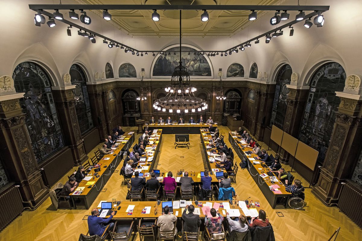 ERCO Hi-trac track with uplights - Track and singlets - Indoor | ERCO