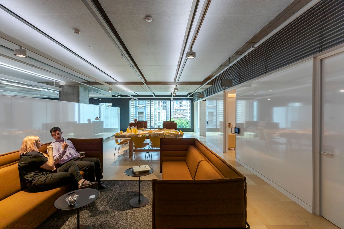 ERCO Hi-trac track with uplights - Track and singlets - Indoor | ERCO