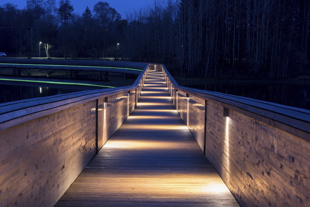 LED light: Bridge lighting with LED luminaires