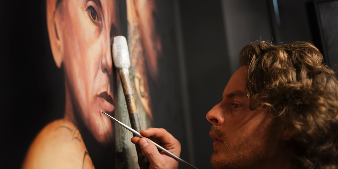 LED light: "Matthew Penn - Illuminating Characters" travelling ...